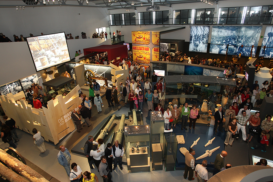 Museu de Portimão assinala 8º aniversário com exposição do artista Hein ...