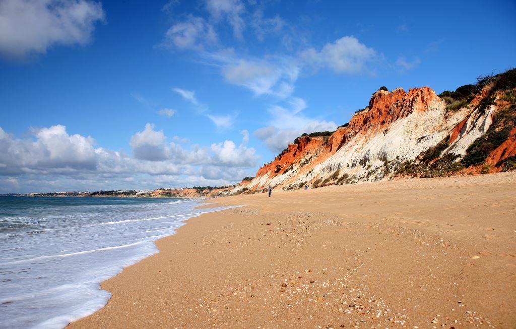 Praia da Falésia é a 12ª melhor do mundo para o TripAdvisor – Algarve Vivo