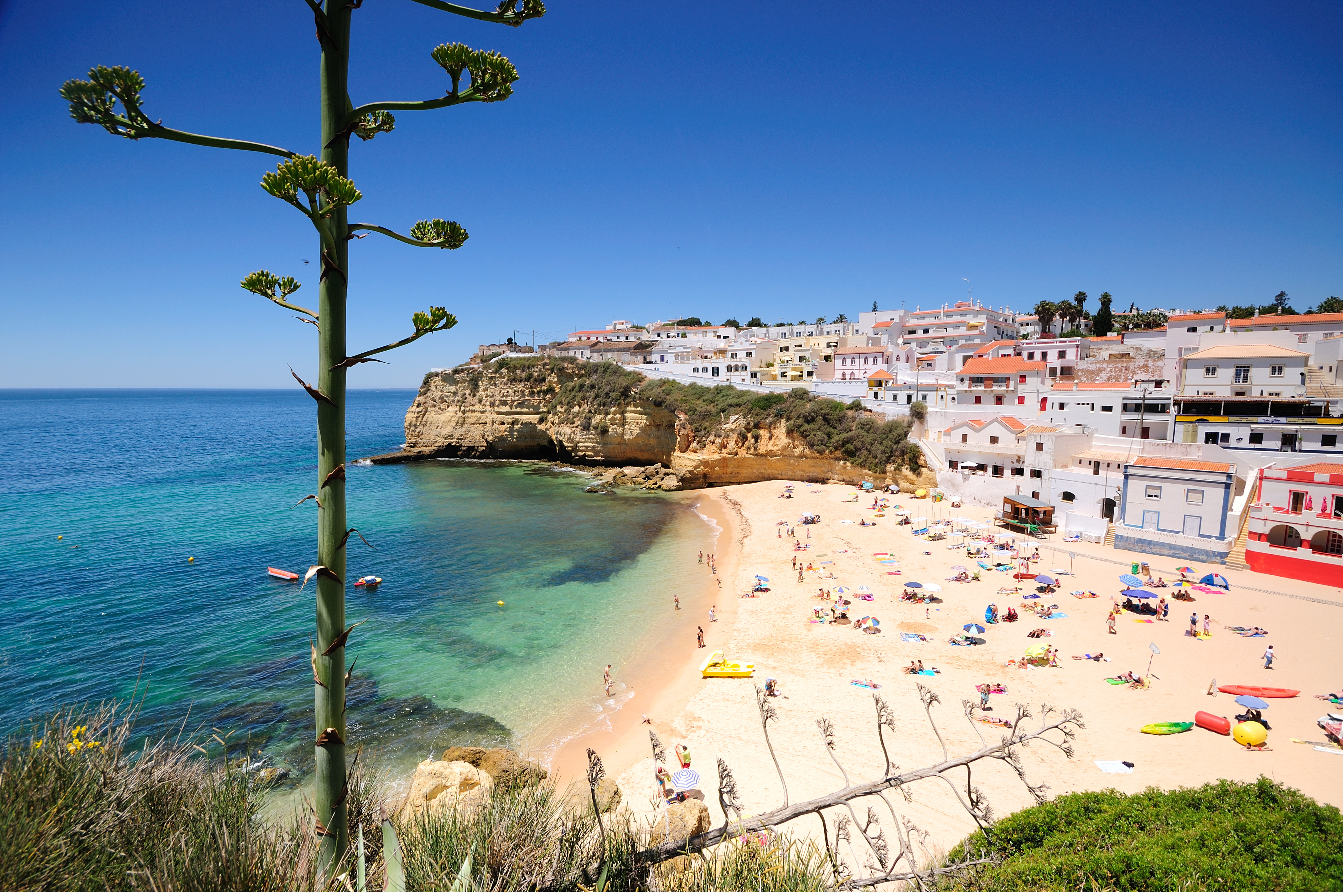 Praia de Carvoeiro votada a ‘Melhor da Europa’ – Algarve Vivo