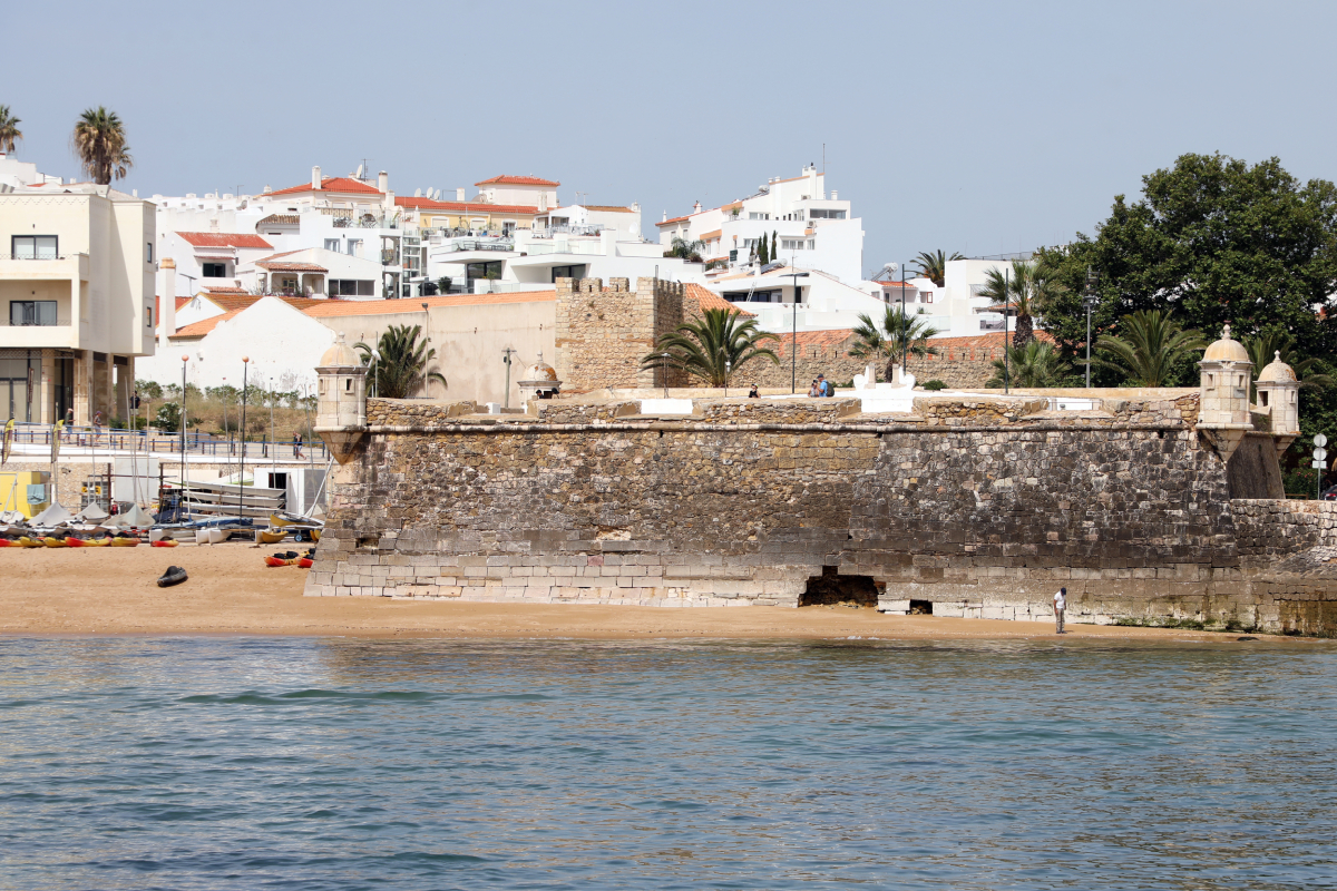 Lagos avança com obra na fachada do Forte da Ponta da Bandeira ...